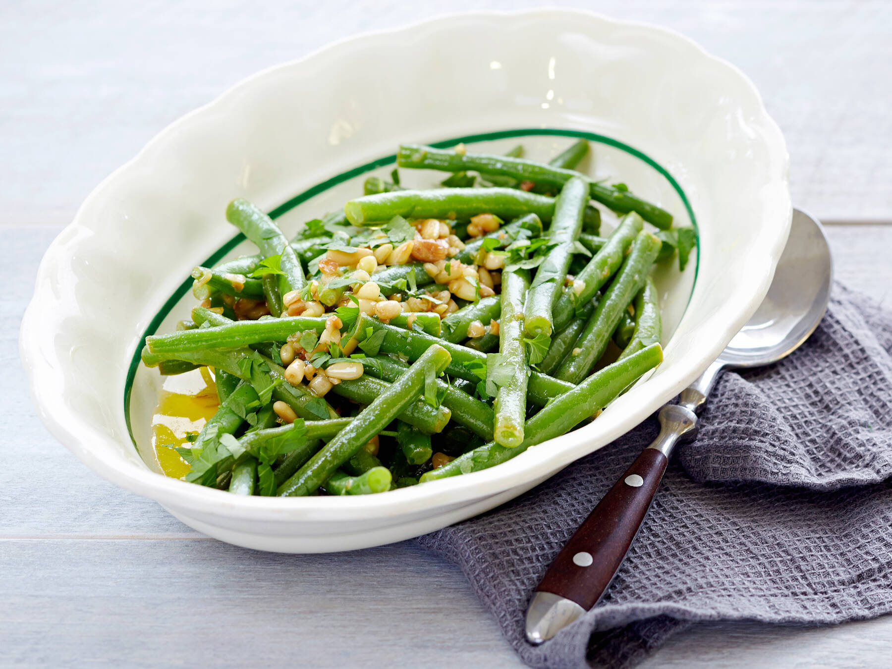 Vihreät pavut maustevoin kera - Valio