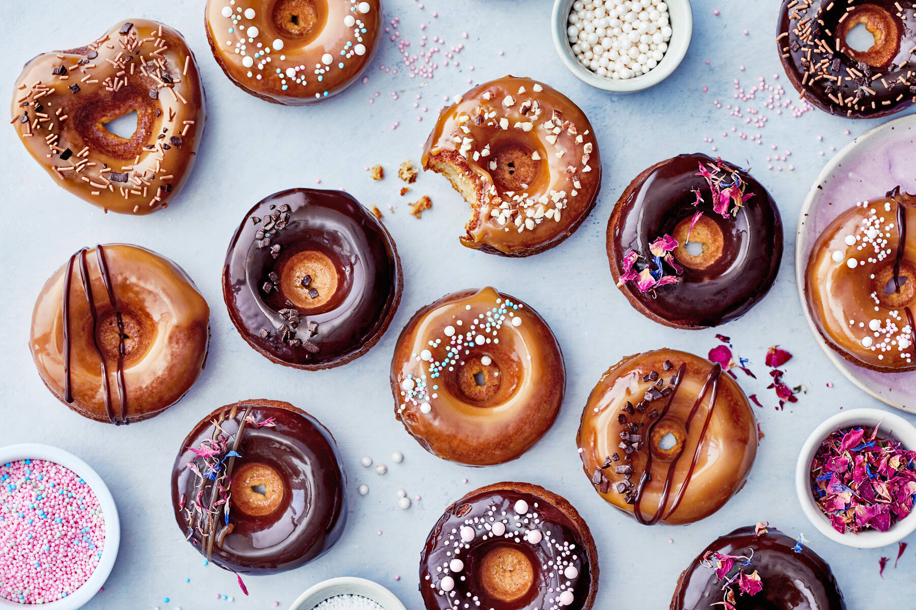 Donitsit pellillä ja helpot kuorrutukset - Valio