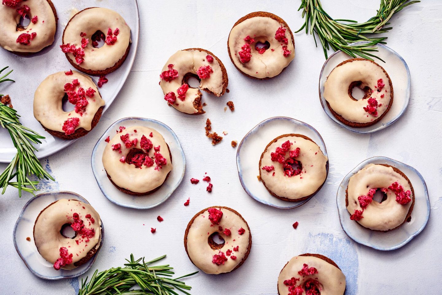 Donitsit pellillä ja helpot kuorrutukset - Valio