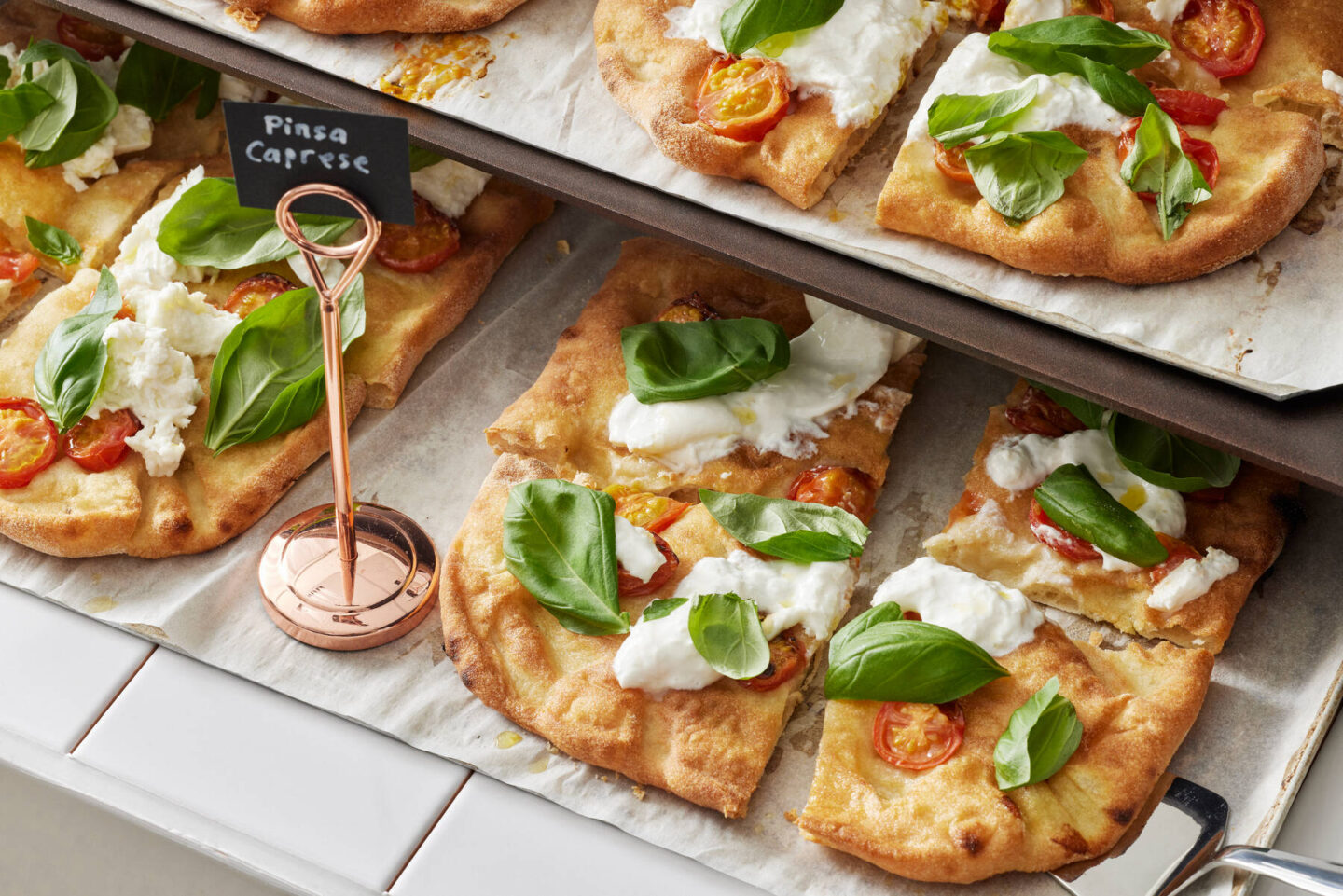 Pinsa Caprese - Valio Aimo