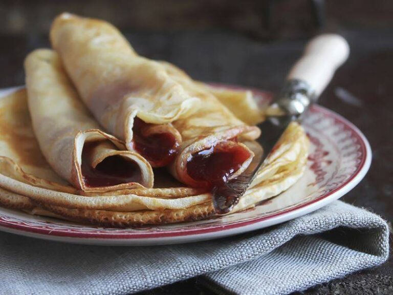 Recept på pannkakor - söta och matiga pannkakor | Valio