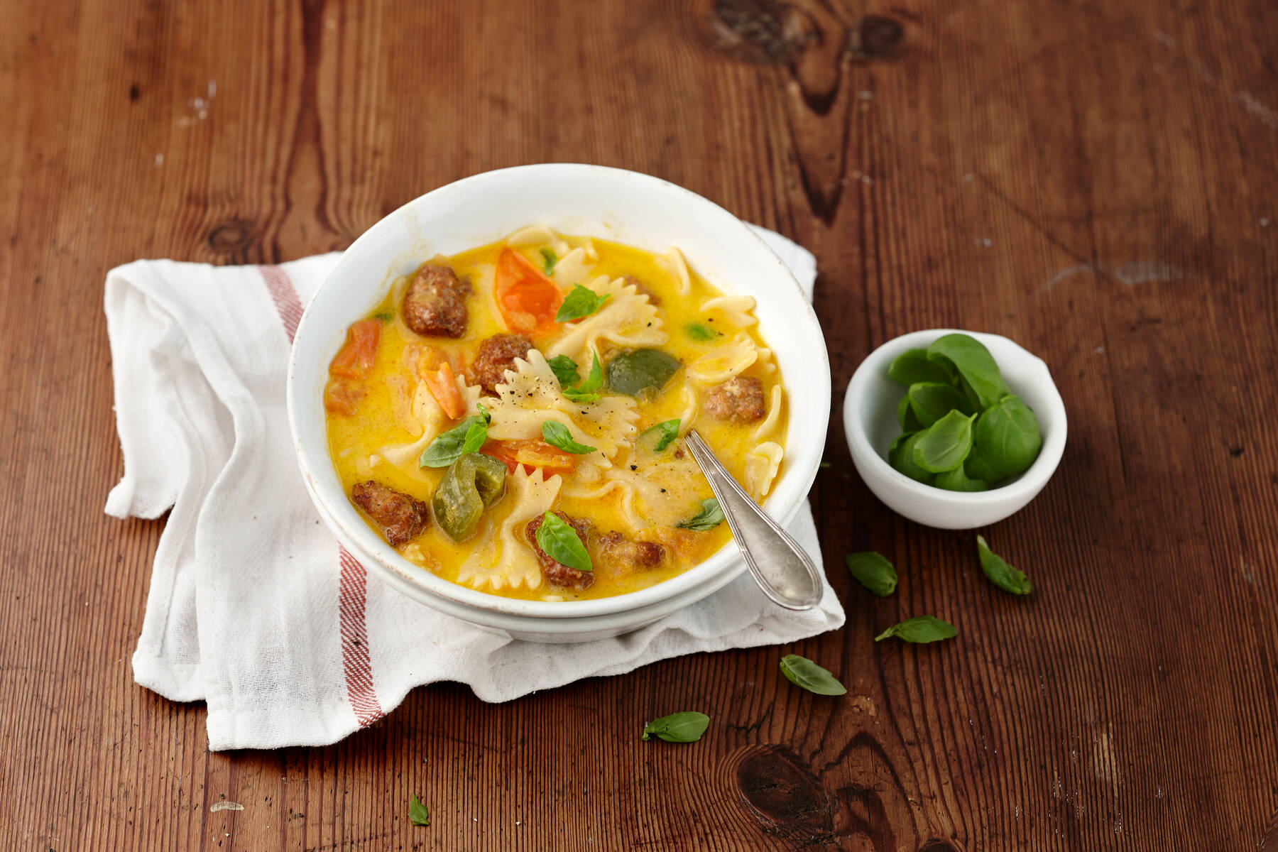 Köttbullesoppa med pasta - Valio Sverige